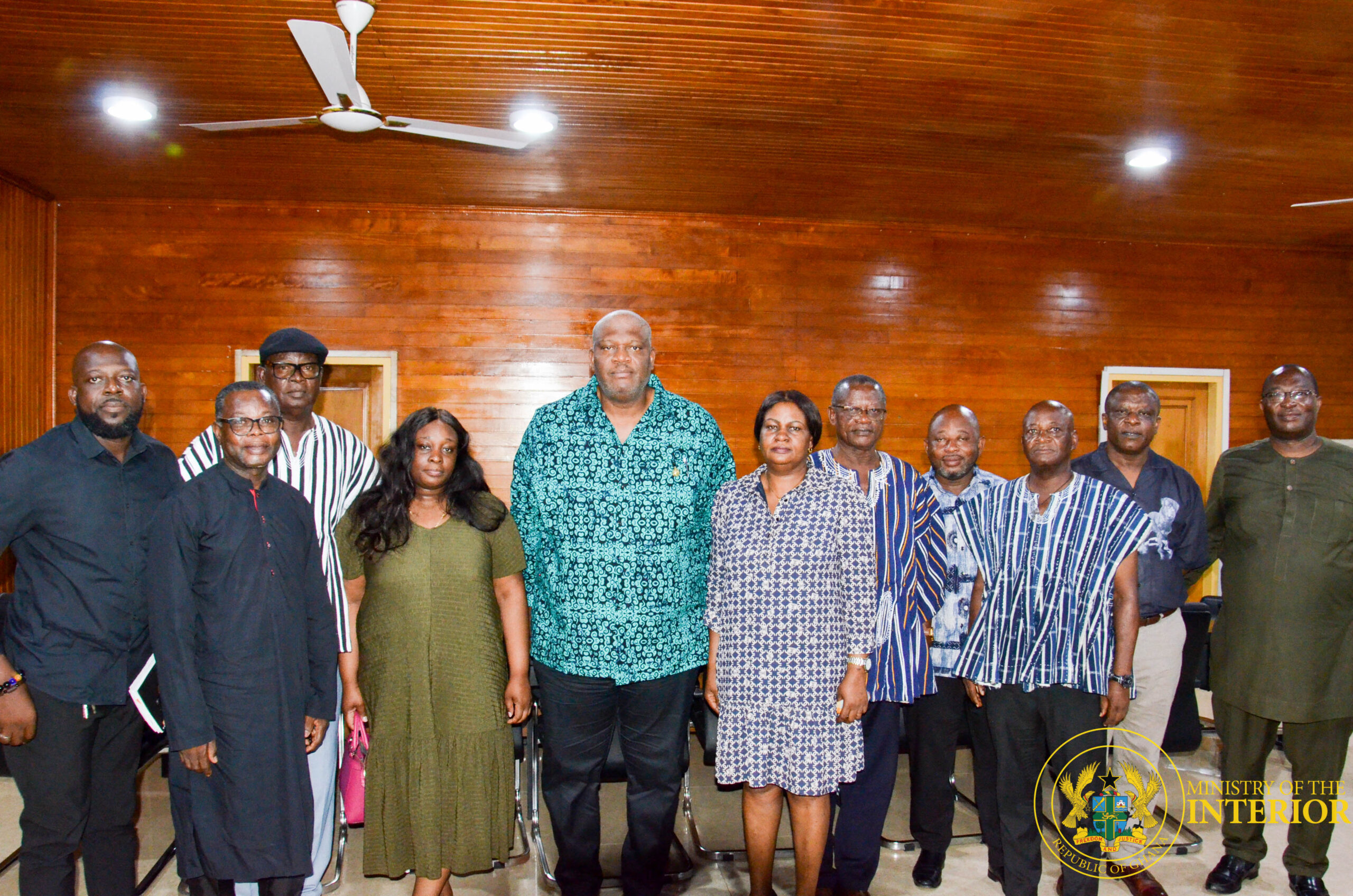 Henry Quartey consoles the Woyongo family - Ministry of the Interior ...